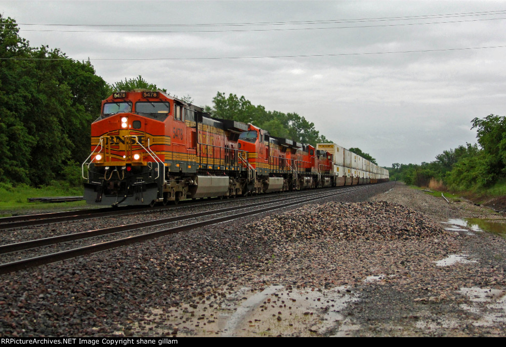 BNSF 5478 Leads a WB Jb Hunt stack train!!